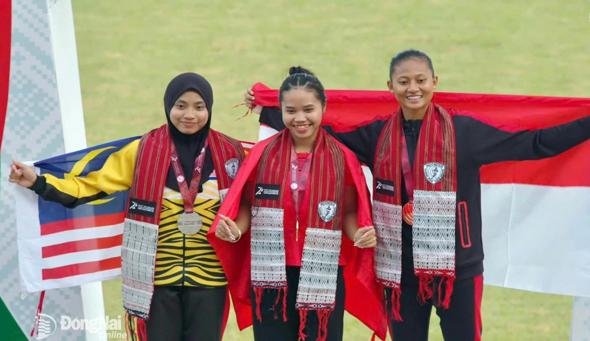 Le Thi Nhu Quynh wins gold medal at the Southeast Asian Youth Athletics Championships - Báo Đồng ...